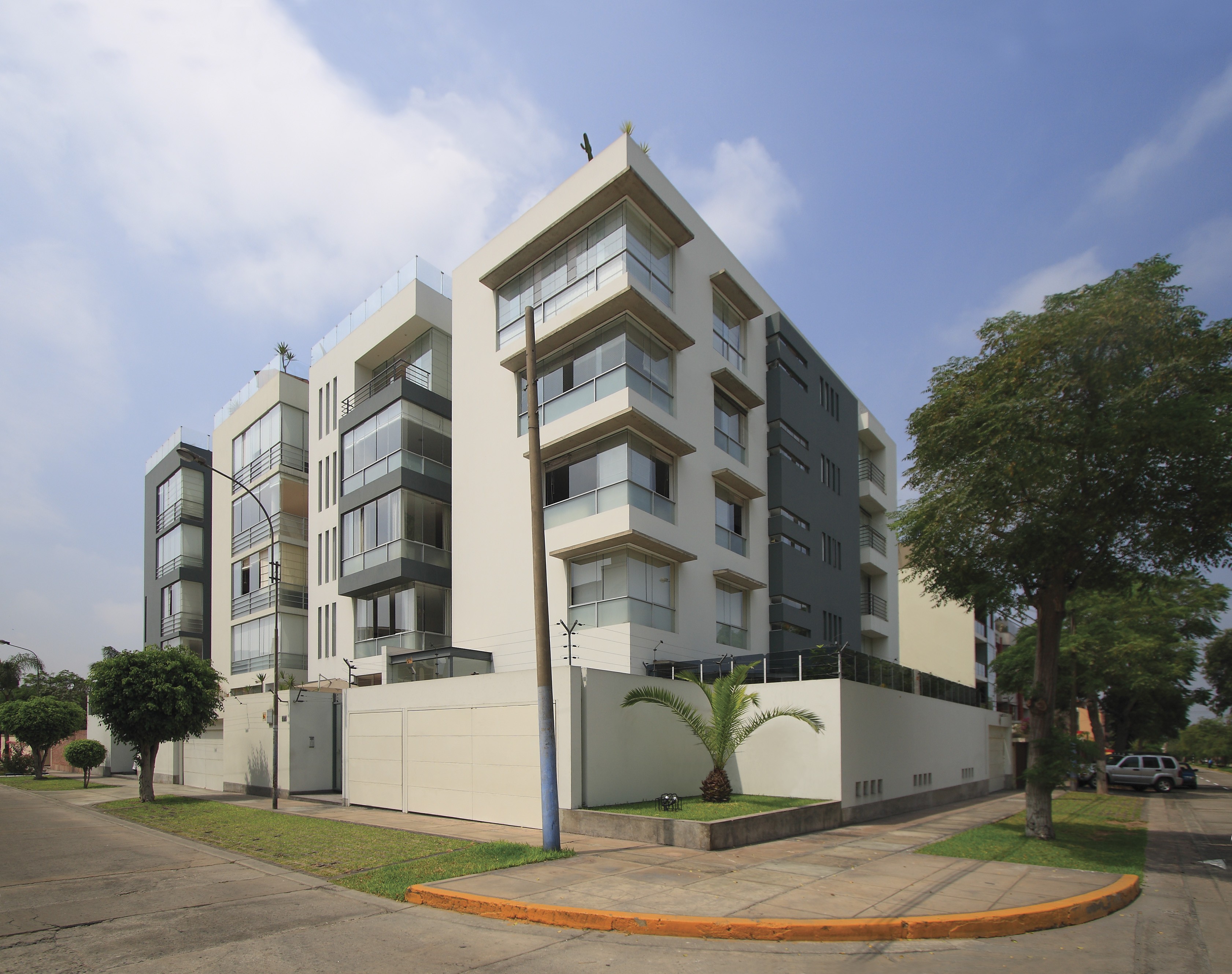 EDIFICIO MULTIFAMILIAR PRECURSORES - II